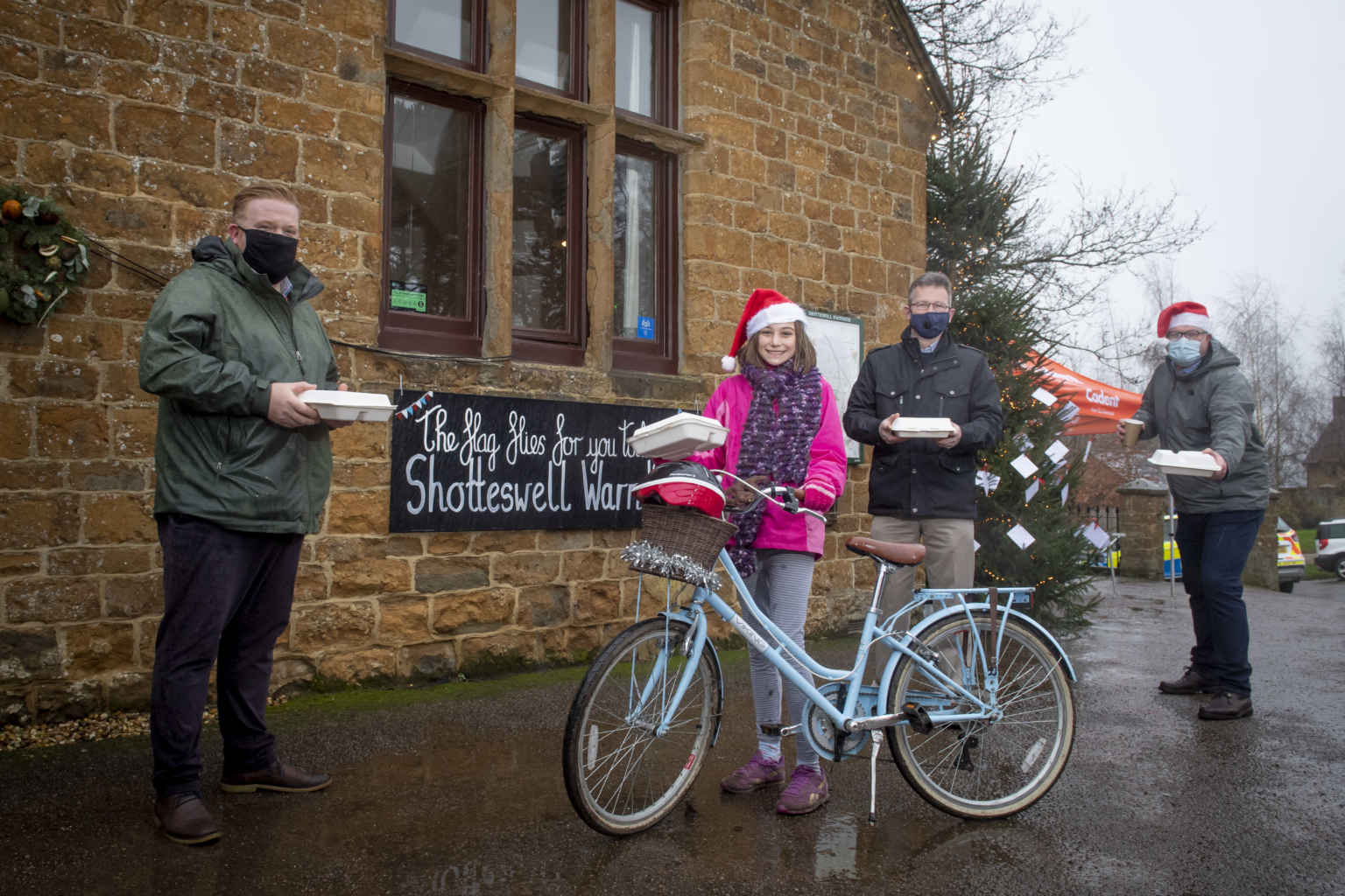 Shotteswell Warm Hub delivers Christmas cheer to community - WRCC